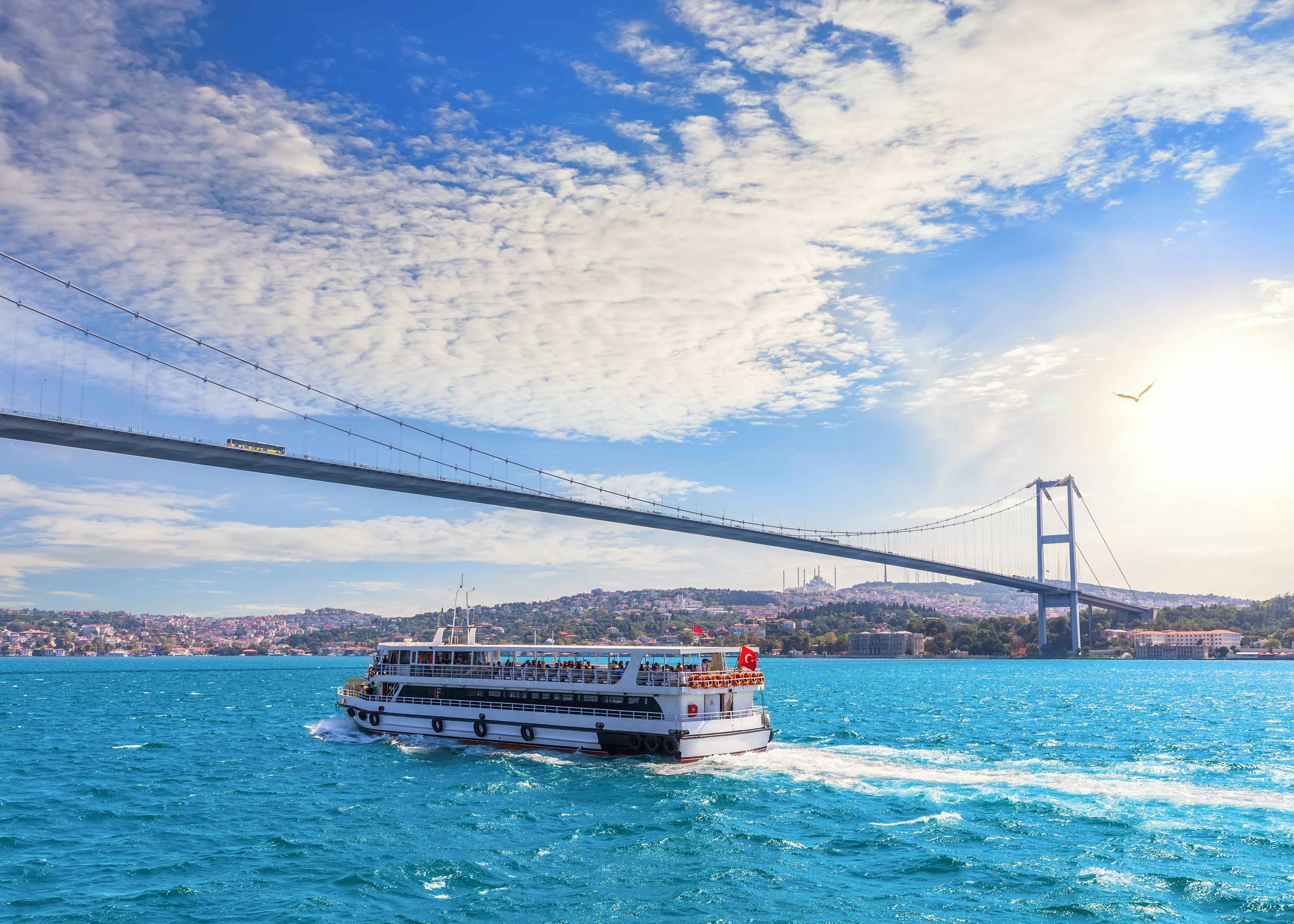 Bosporus Bootstouren + Sightseeing-Fahrten | 11 % Rabatt